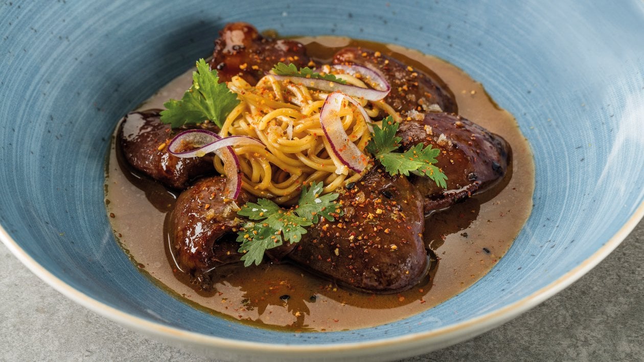 Corazones de pato guisados con fideos noodles - Receta - UFS